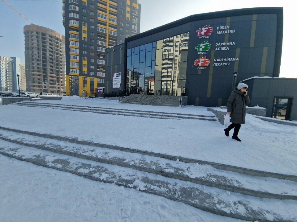 Parsel otomatı Kaspi Postomat, Öskemen (Ust‑Kamenogorsk), foto