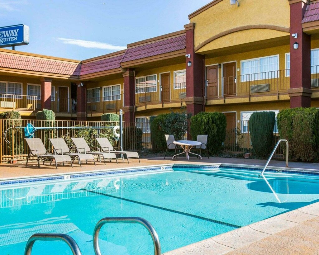Otel Rodeway Inn & Suites Corona, Corona, foto