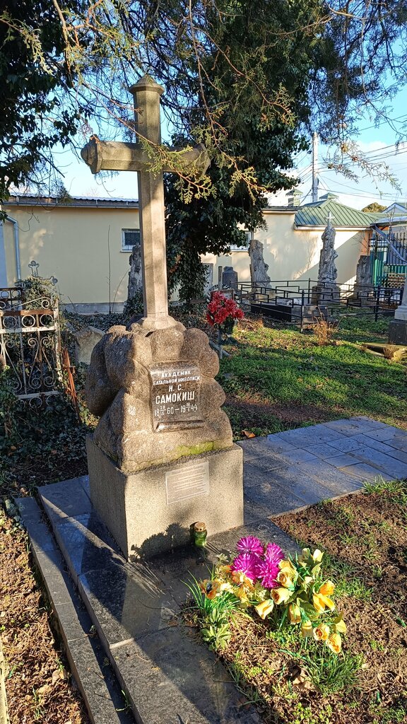 Ünlü kişilerin mezarları Художник-баталист Н.С. Самокиш, Simferopol (Akmescit), foto