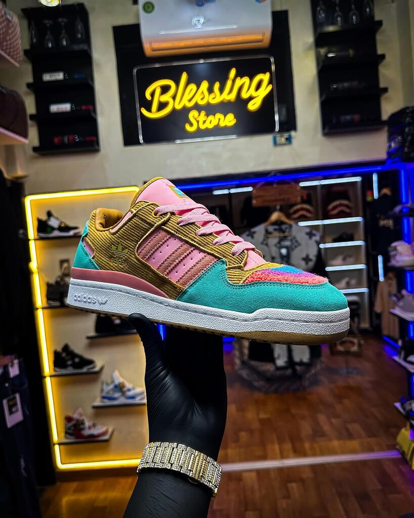 Giyim mağazası Blessing Store, Santa‑Krus, foto