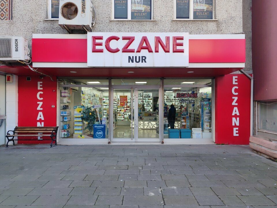 Eczaneler Nur Eczanesi, İstanbul, foto