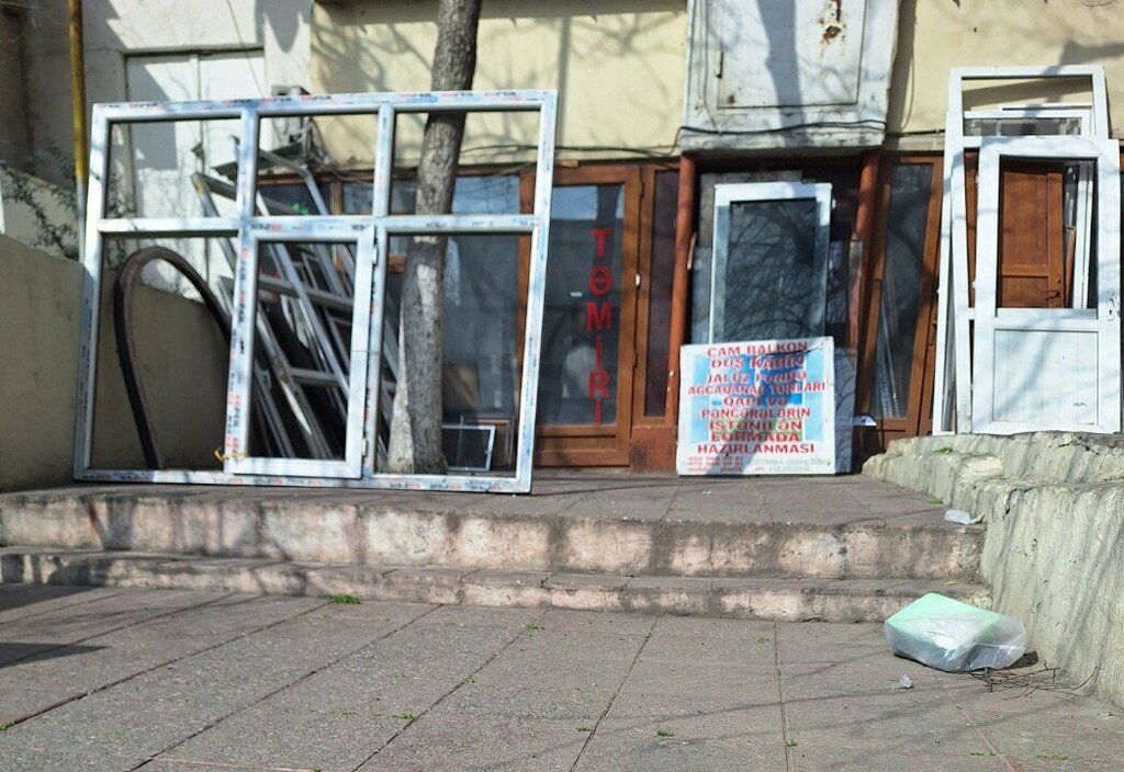 Pencere üretim, satış ve montaj firmaları Plastik Qapı Və Pəncərələrin Hazırlanması, Bakü, foto