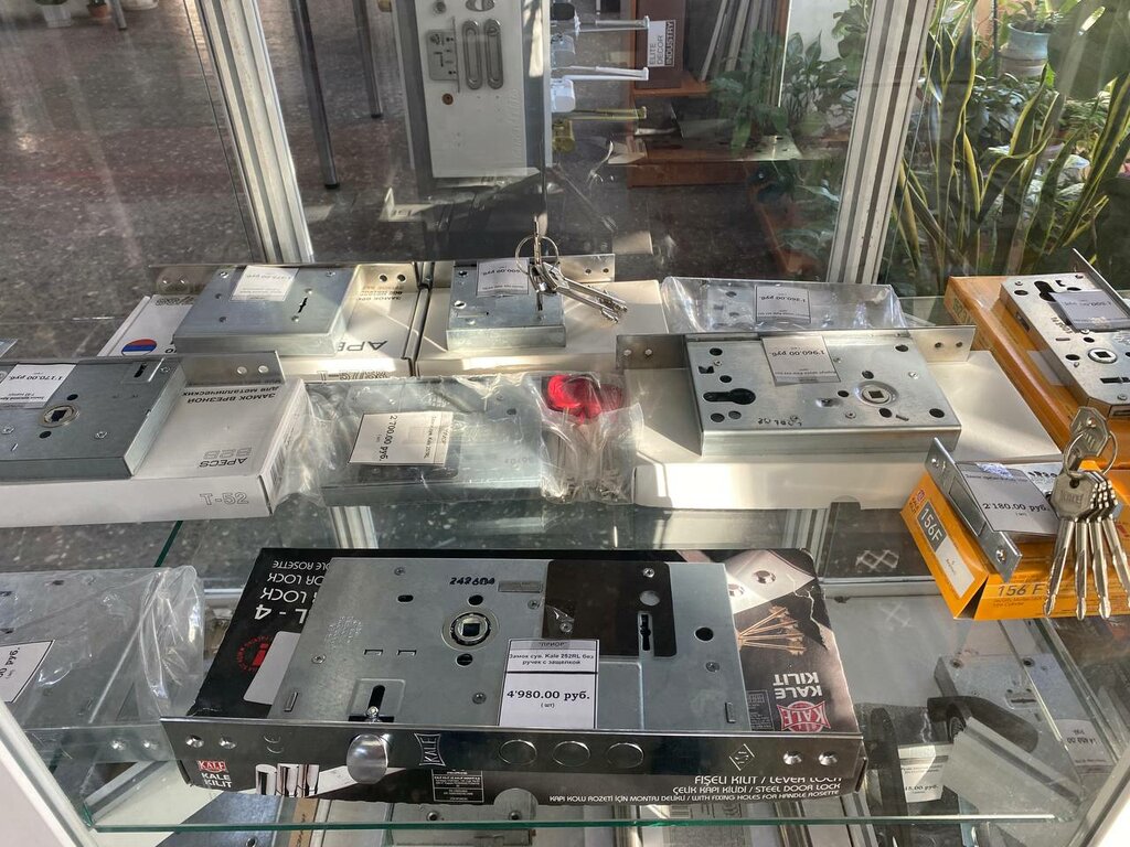 Anahtar ve kapı üreticileri Замки и запорные устройства, Cherepovets, foto