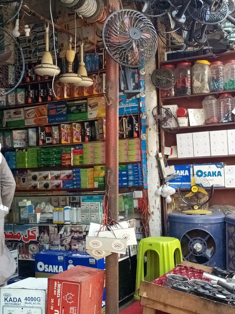 Elektronik eşya mağazaları Zohaib electric fan and battery shop, Karaçi, foto