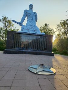 Вечный огонь (Orenburg Region, Sol-Iletsk, Memorialny park), anıt, heykel  Sol‑İletsk'ten