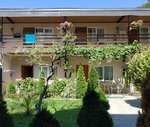 Морской Бриз (Autonomous Republic of Abkhazia, Gudautskiy munitsipalitet, selo Amzhikukhua, Primorskaya ulitsa, 7), konuk evi  Gudauta Bölgesi'nden
