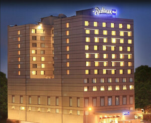 Radisson Blu Hotel Chennai City Centre (Chennai, No2, Ethiraj Salai, C-In-C Road,), otel  Chennai'den