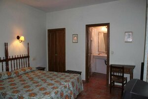 Hotel Rey Nino (Comunidad Autónoma de Castilla y León, Ávila, Plaza José Antonio, 1), otel  Avila'dan