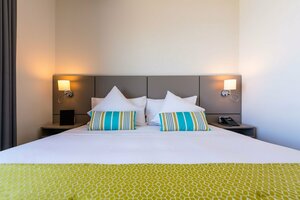 Lake Geneva Hotel (Vaud, Nyon, Route Suisse, 79), otel  Cenova'dan