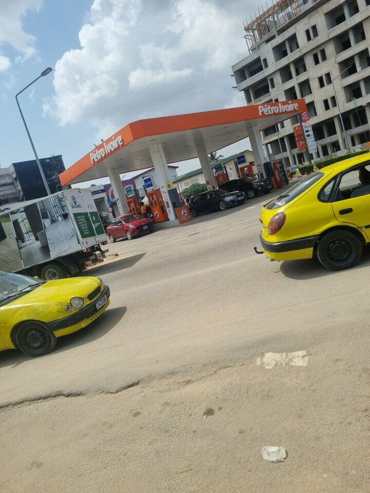 Benzin istasyonu Petro ivoire Palmerais, Abican, foto