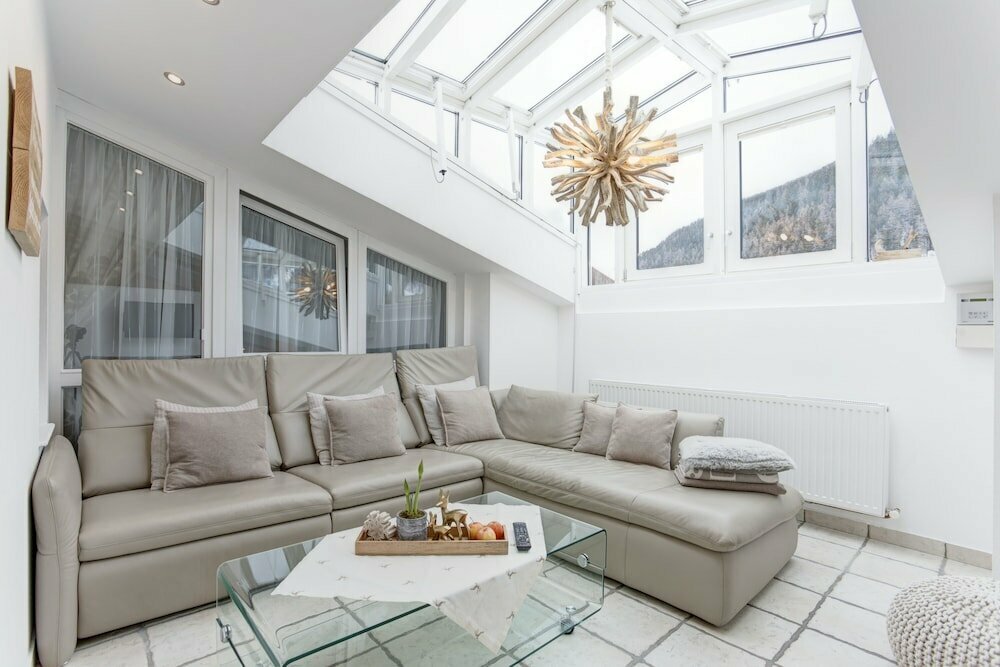 Otel Am Dorfplatz Suites - Adults Only, Sankt Anton am Arlberg, foto