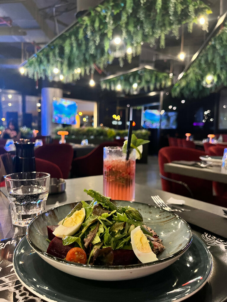 Restoran Charcoal Garden, Dubai, foto