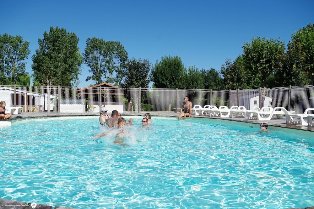 Otel Camping Val De Boutonne, , foto