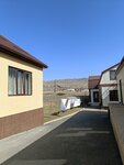 Гостевой дом у Нуцалай (ulitsa Maksuda Alikhanova No:120, selo Khunzakh), otel  Dağıstan'dan
