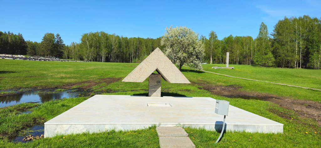 Park, sokak heykeli Символический колодец, Minskaya oblastı, foto