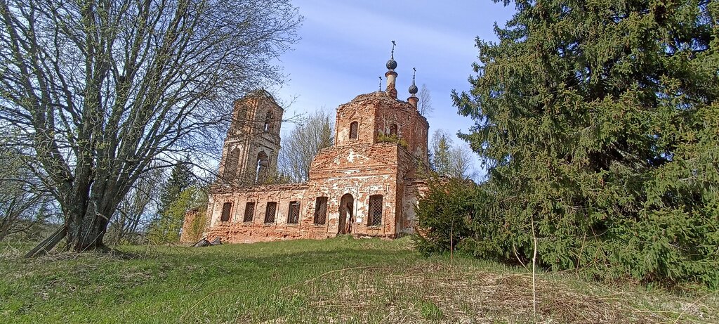 Ortodoks kiliseleri Tserkov Voskreseniya Khristova V Yakshino, Kostromskaya oblastı, foto