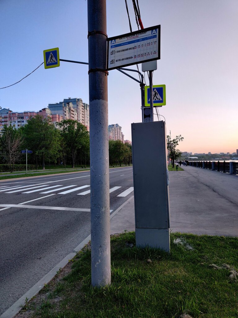 Toplu taşıma durağı Nagatinskiy Boulevard, Moskova, foto