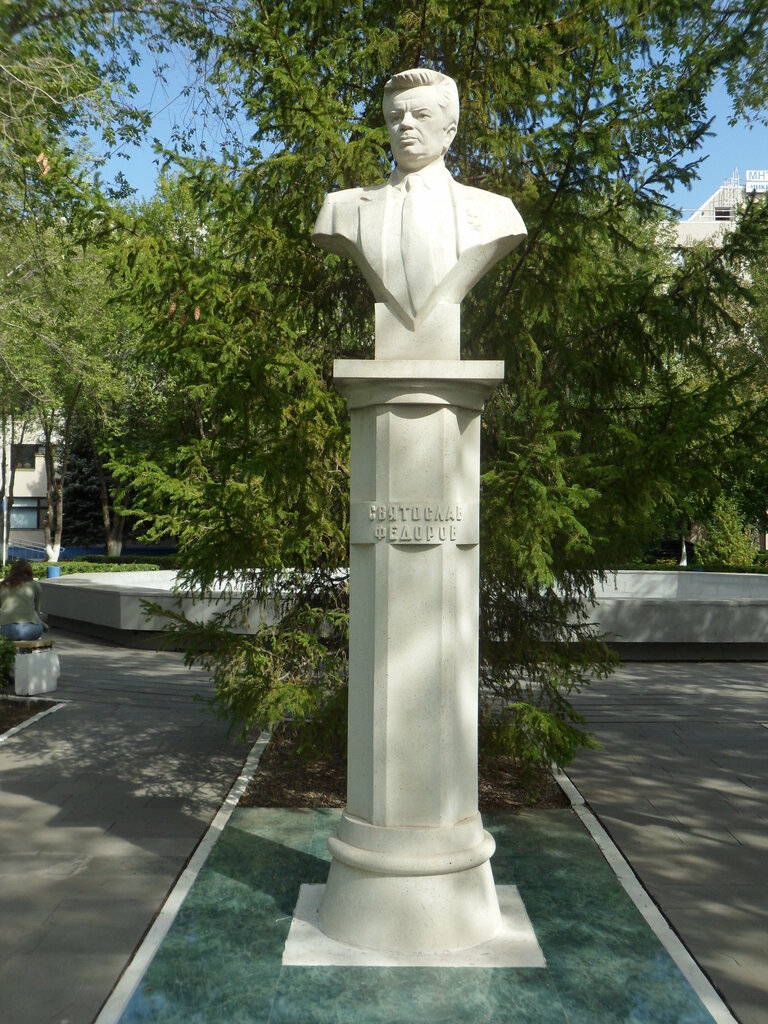 Anıt, heykel Бюст офтальмолога Святослава Николаевича Фёдорова, Orenburg, foto