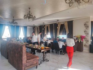 Белые росы (Stroitelnaya ulitsa No:1/1, selo Novoyegoryevskoye), kafe  Altayski krayından
