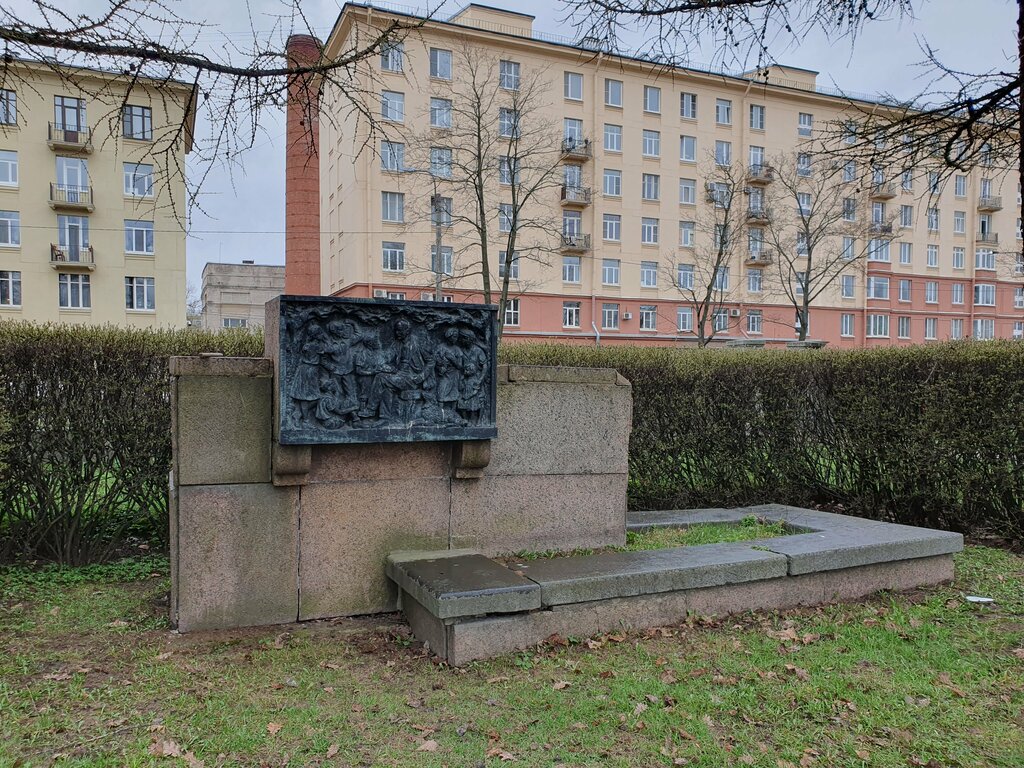 Sanat atölyeleri Барельеф Ленин и дети, Saint‑Petersburg, foto