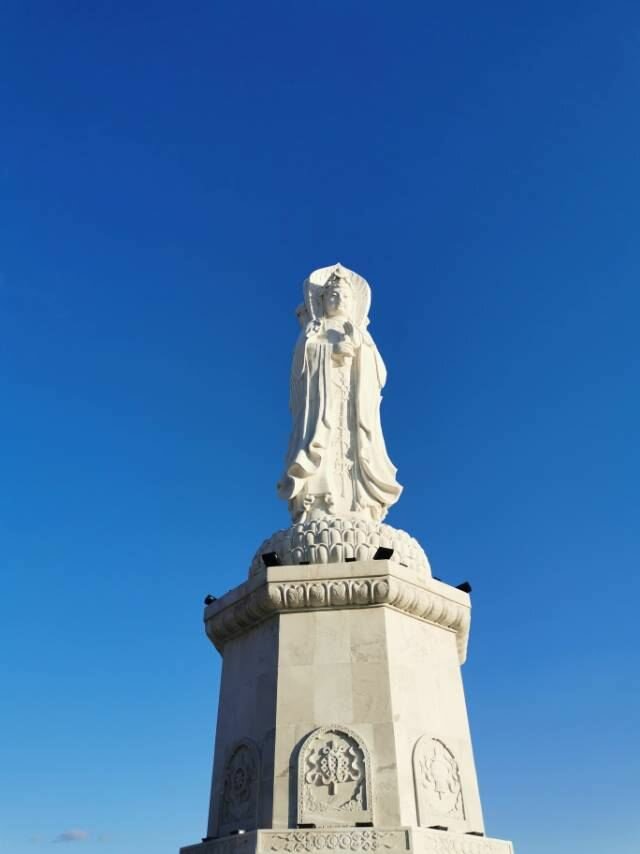 Park, sokak heykeli Трёхгранная беломраморная статуя богини Гуаньинь, Dünya, foto