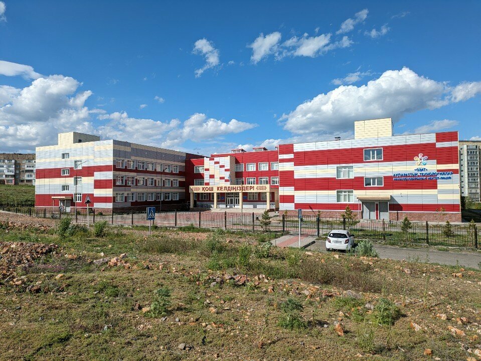 Yatılı okul Specialized Boarding School of Information Technology, Temirtav, foto