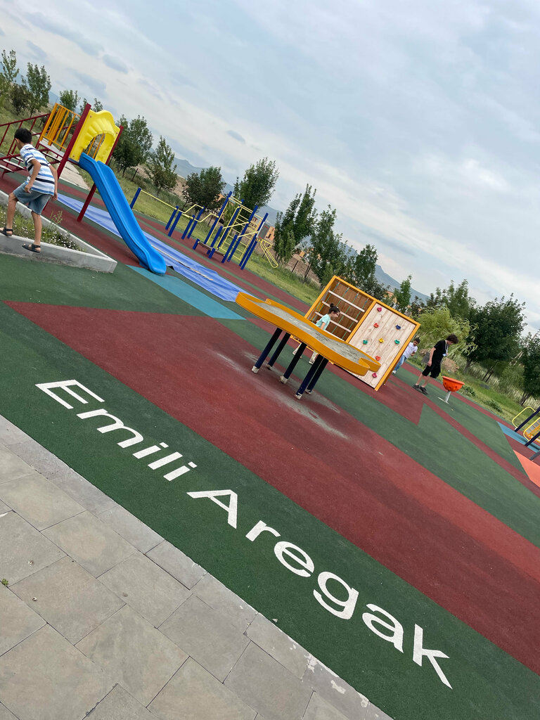 Kurs Emili Aregak, Gümrü, foto