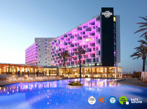 Hard Rock Hotel Ibiza (Provincia de Islas Baleares, Ibiza, Ibiza, Carretera Playa d en Bossa), otel  İbiza'dan