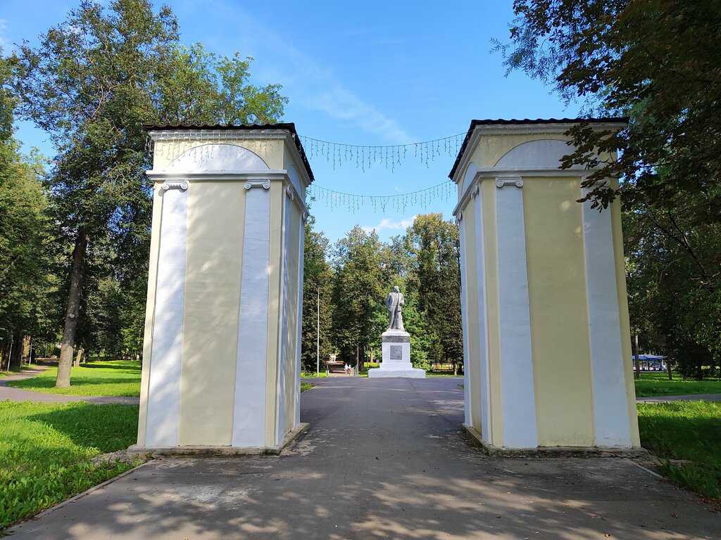 Anıt, heykel В.И. Ленин, Porhov, foto