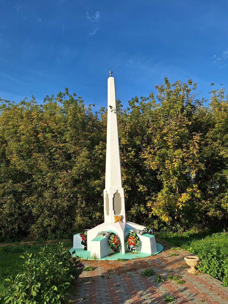 Anıt, heykel Обелиск погибшим воинам, Nijegorodskaya oblastı, foto