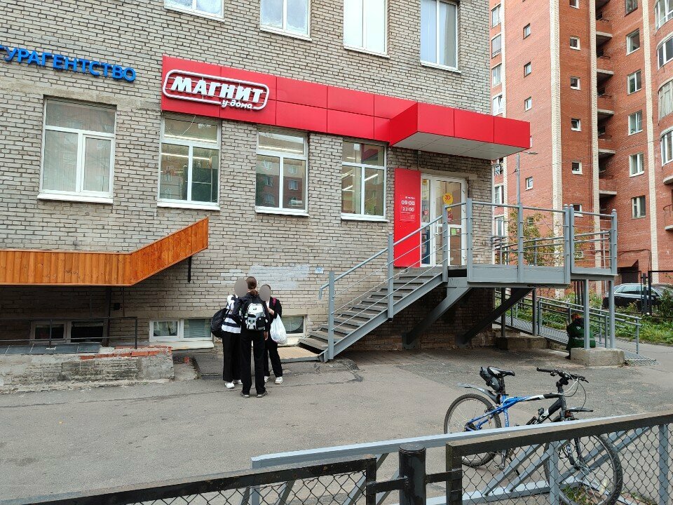 Parsel otomatı Ozon Box, Saint‑Petersburg, foto