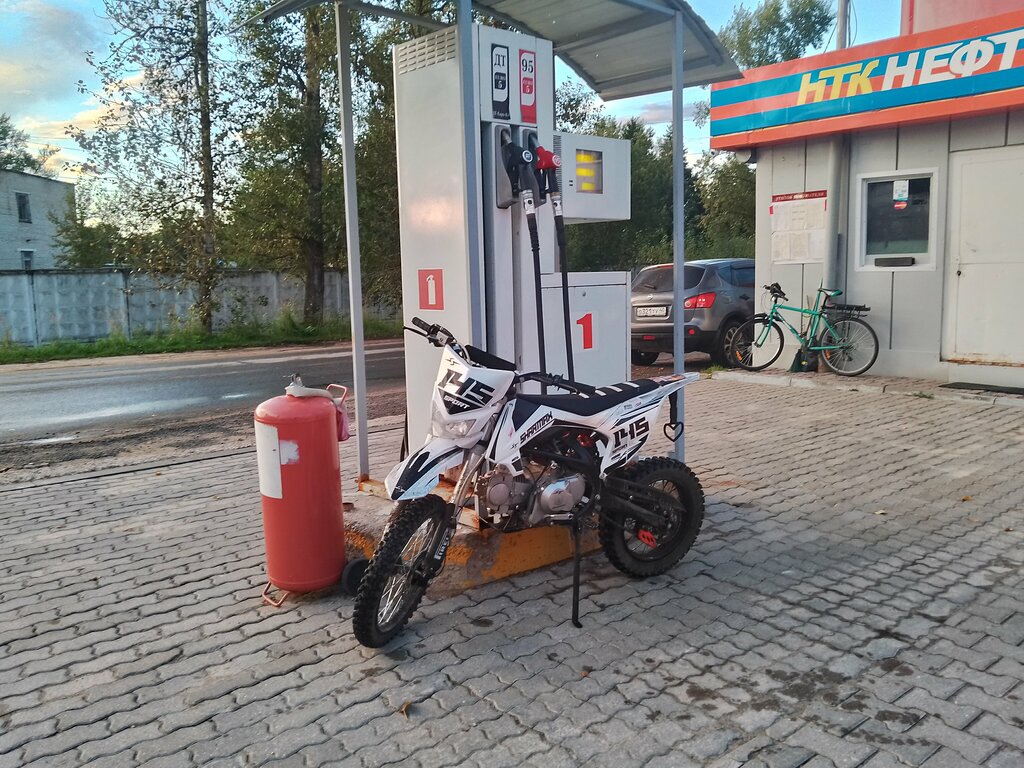 Benzin istasyonu Ntk нефть, Kalujskaya oblastı, foto