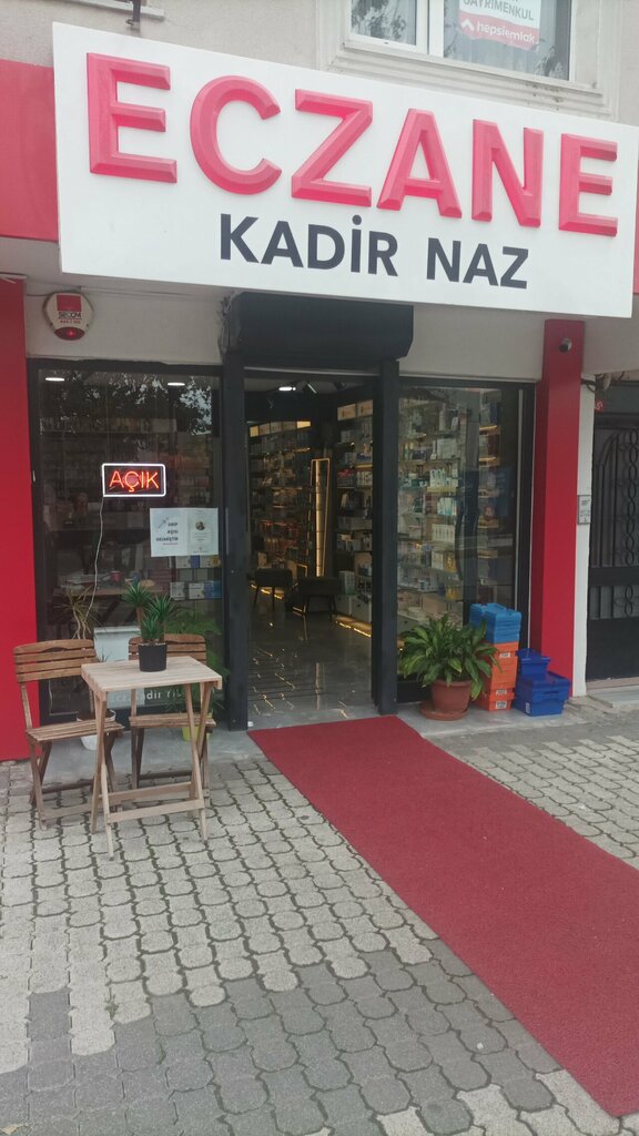Eczaneler Kadir Naz Eczanesi, İstanbul, foto
