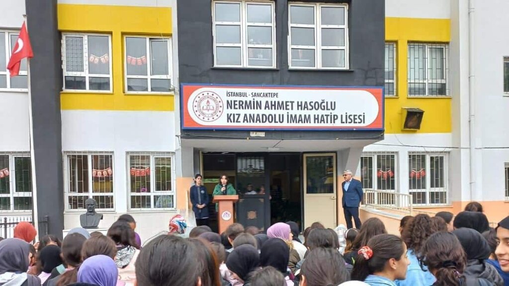 Ortaokul Nermin Ahmet Hasoğlu Kız Anadolu İmam Hatip Lisesi, İstanbul, foto