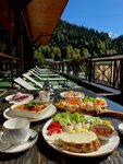 Mr. Amore (Karachaevskaya Street No:60, Resort Settlement of Dombay), otel  Karaçay‑Çerkez Cumhuriyeti'nden