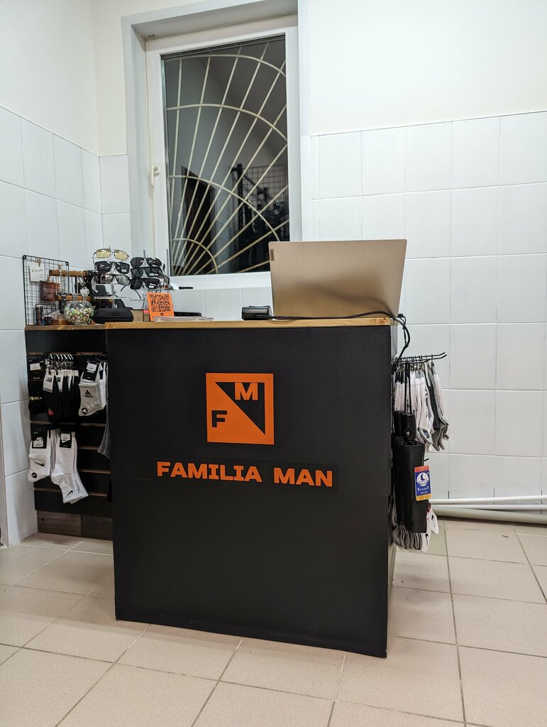Giyim mağazası Familia Man, Kirovskaya oblastı, foto