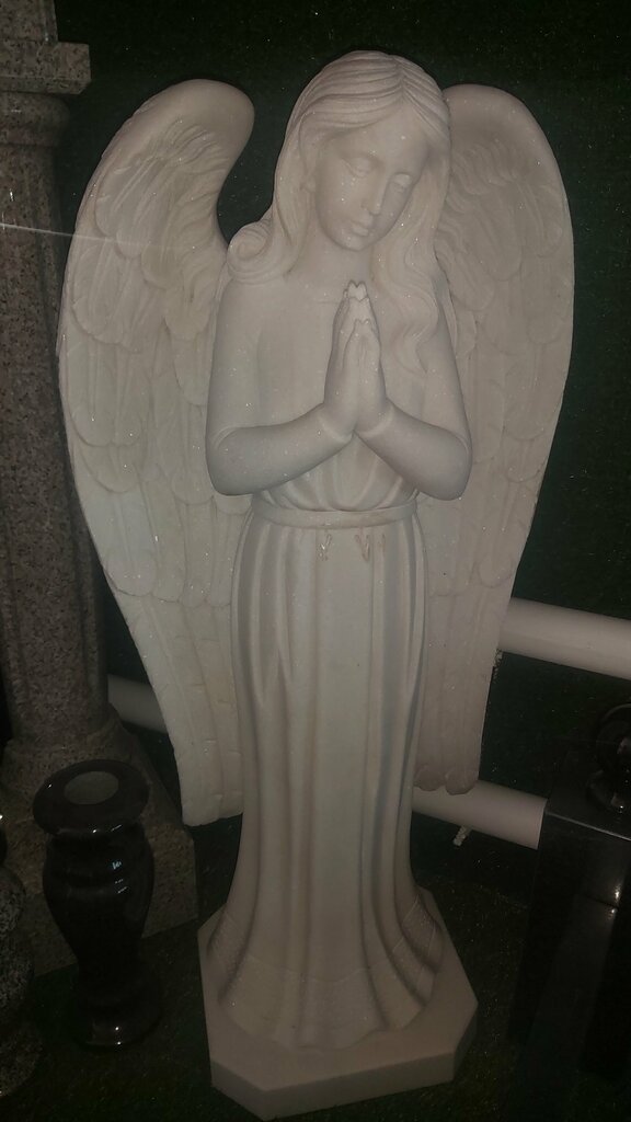 Heykel ve mezarlık taşı üreticileri Angel, Velikiy Ustug, foto