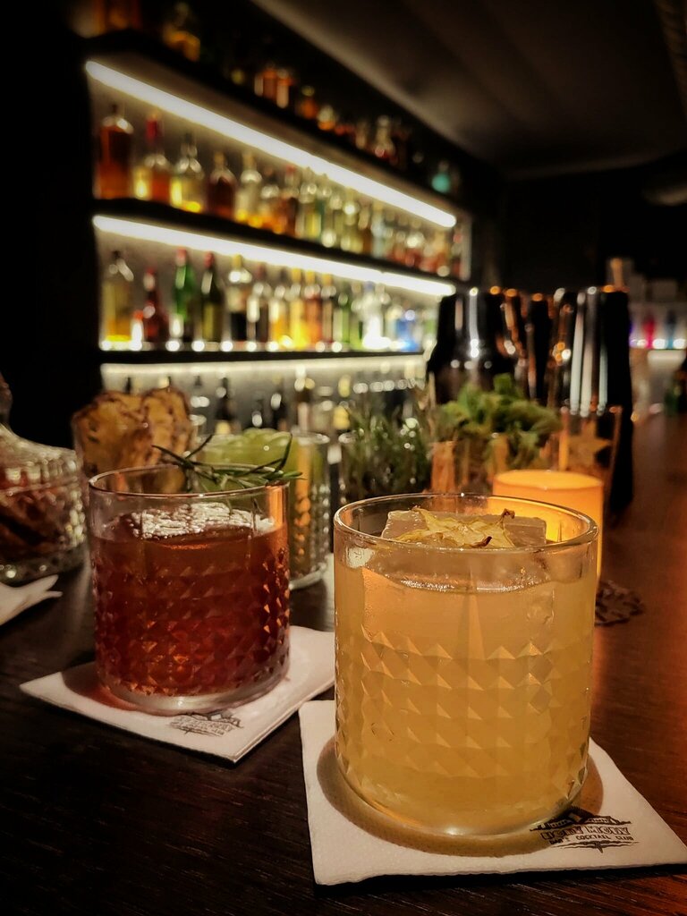 Bar Holy Moly Cocktail Bar, Belgrad, foto
