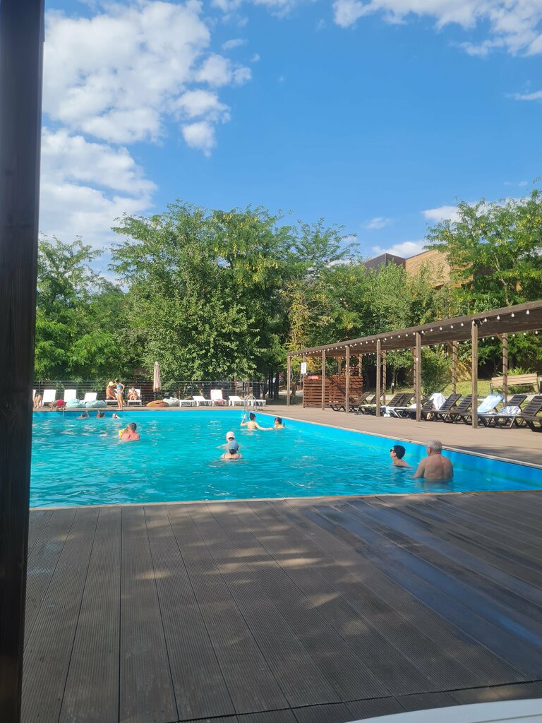 Yüzme havuzları Новая волна, Stavropolski krayı, foto