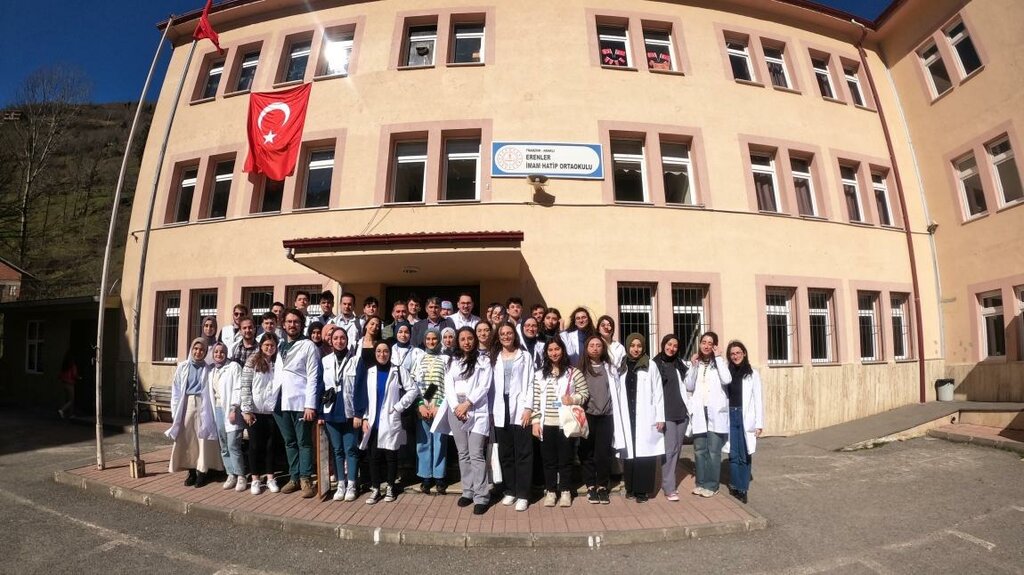 Ortaokul Erenler İlköğretim Okulu, Araklı, foto