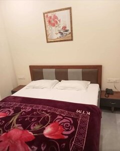 Hotel Bhullar (State of Punjab, City of Amritsar, Amritsar Bus Rapid Transit System, New Amritsar Metro Bus Station), otel  Amritsar'dan