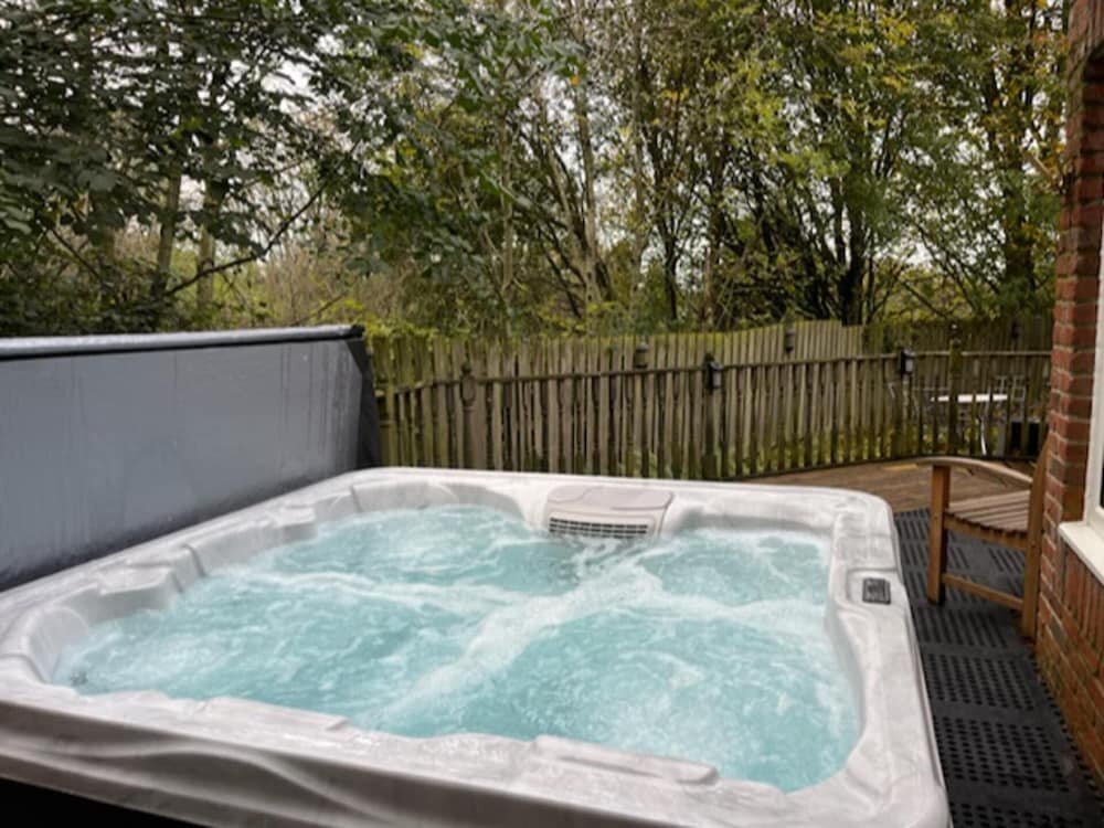 Otel Beautiful 2 Bed Apt With Hot Tub in Blaydon Burn, İngiltere, foto