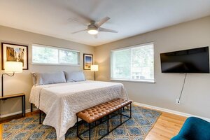 Bohemian Colorado Retreat w Patio & Fireplace! (Colorado, Jefferson County, Arvada, Olde Town Arvada), otel  Arvada'dan