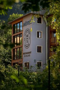Hôtel Le Monêtier (Provence-Alpes-Côte d'Azur, Hautes-Alpes, Arrondissement de Briançon, Le Monêtier-les-Bains, Route de Grenoble, 376), otel