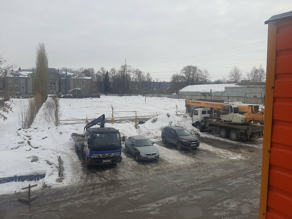Otoparklar Автостоянка Гостхимпром на улице Адмирала Нахимова, Nijni Novgorod, foto