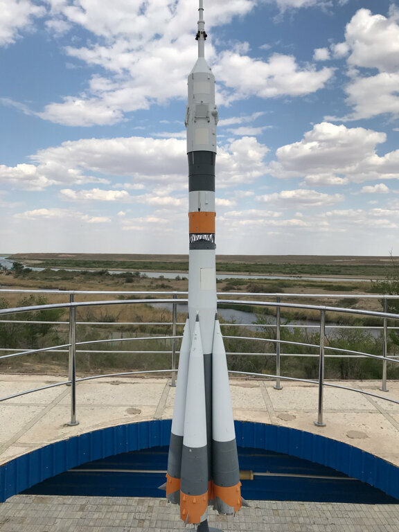 Teknoloji anıtı Soyuz Rocket, Baykonur, foto