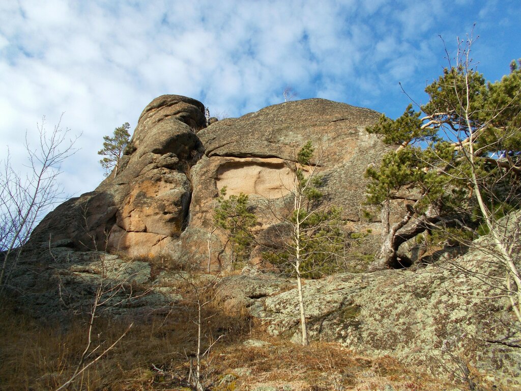Dağ zirvesi Скала Гнездовье, Krasnoyarski krayı, foto