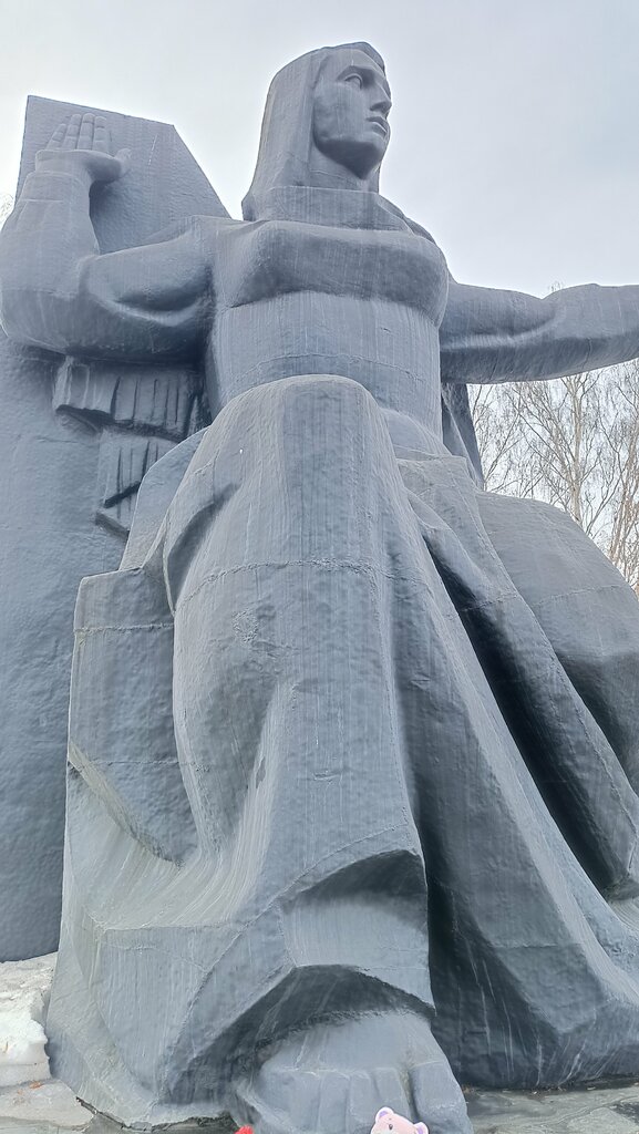 Anıt, heykel Родина-Мать зовёт, Yekaterinburg, foto