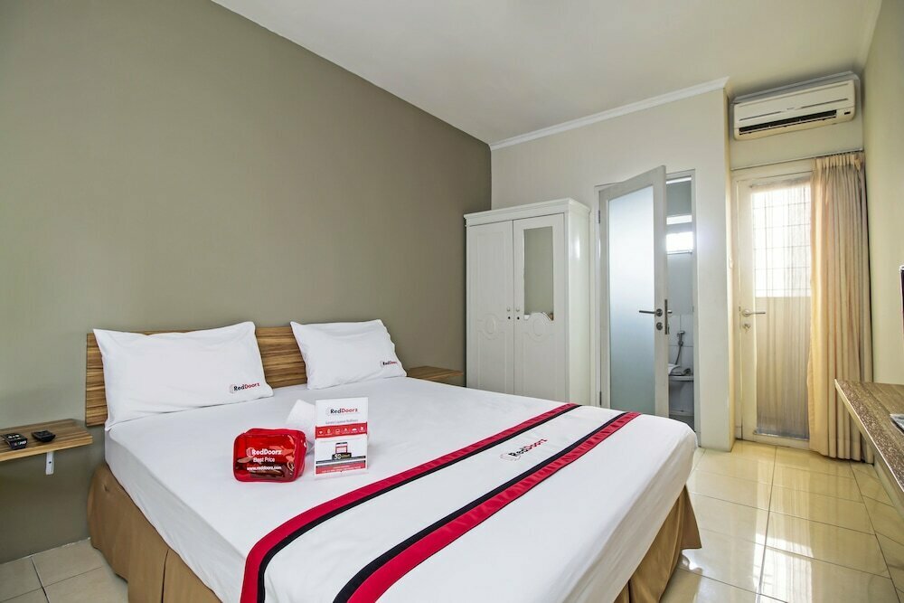 Otel RedDoorz @ Mampang Prapatan, Cakarta, foto