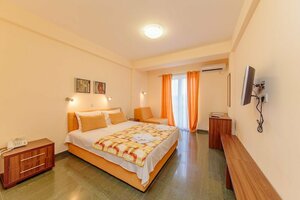 Hotel Novi (Herceg Novi Municipality, Herceg Novi, Igalo), otel  Igalo'dan